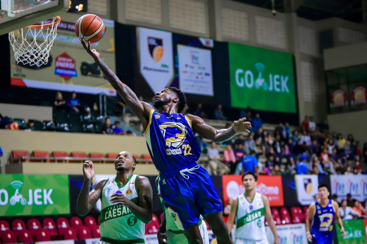 Prawira Lolos dari Hadangan Pacific Caesar - mainbasket.com