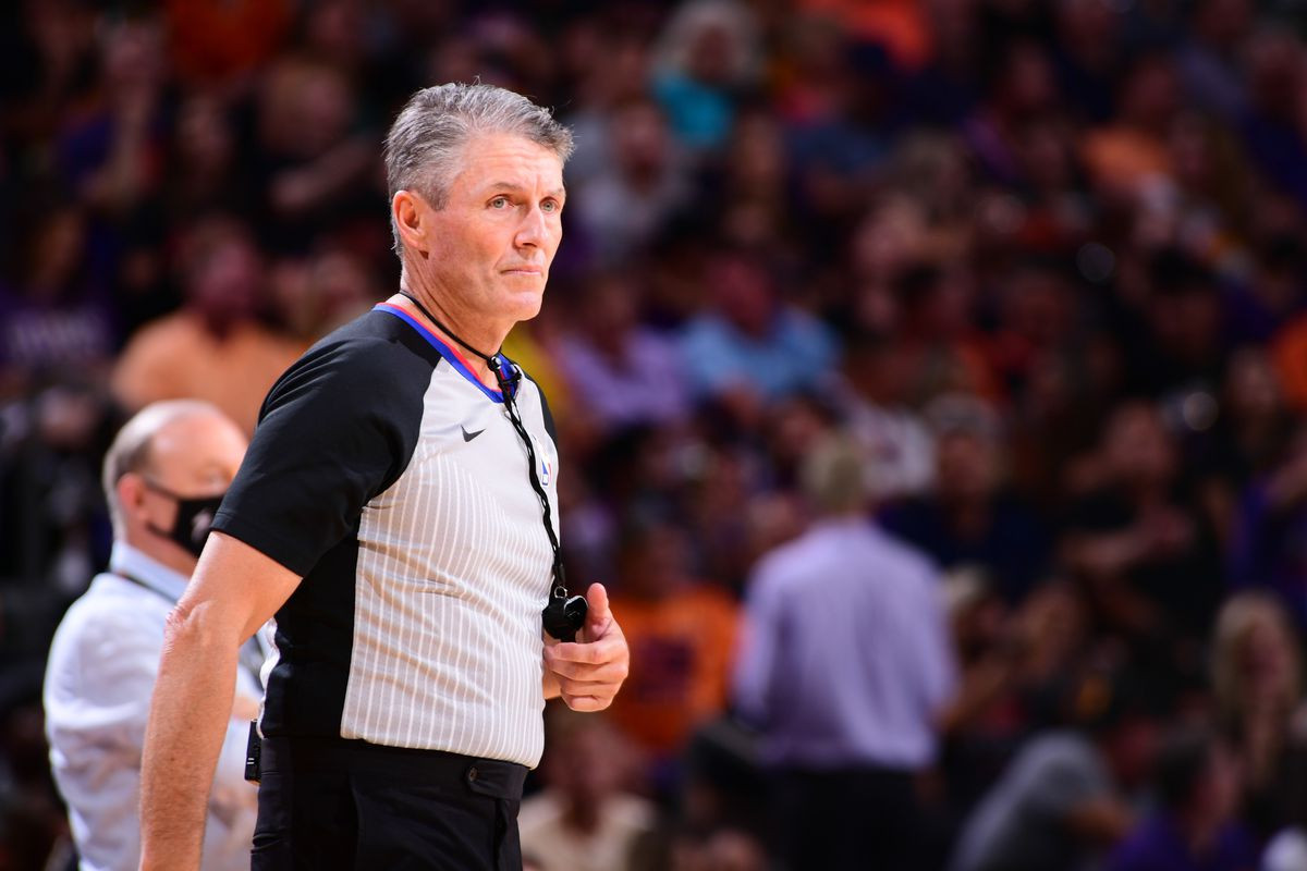 Penjelasan Wasit Scott Foster Tentang Insiden di Detroit - mainbasket.com