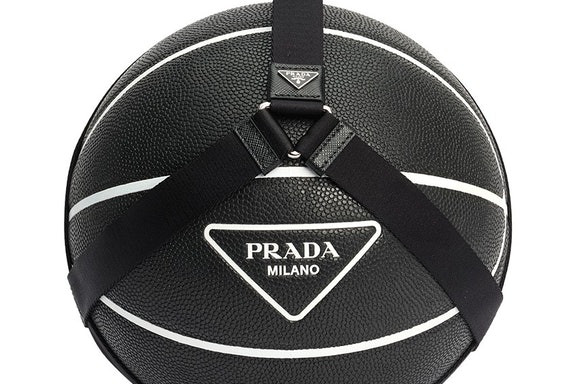 Prada Jual Bola Basket Seharga 11 Juta Rupiah - mainbasket.com