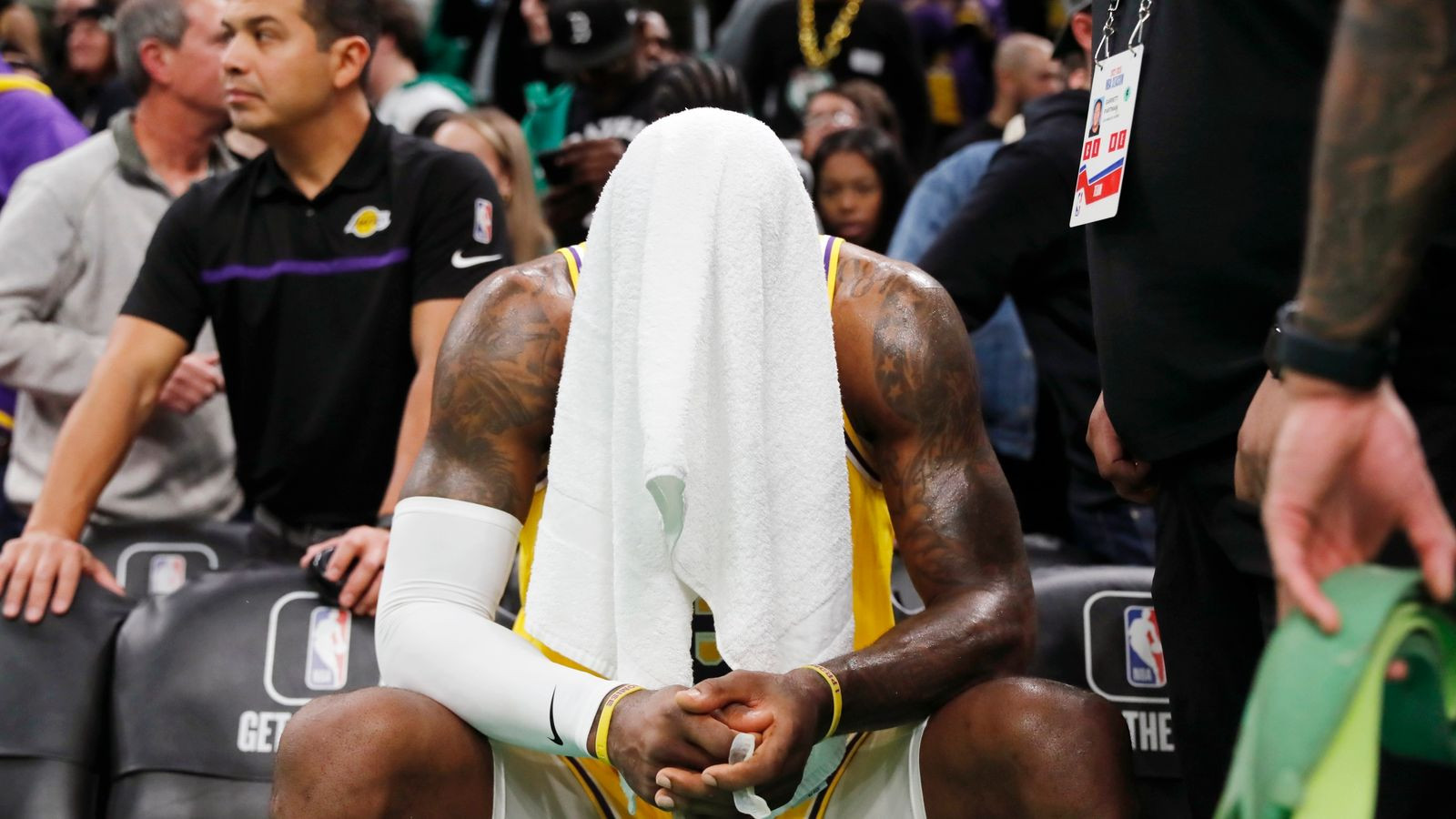 LeBron James Marah Setelah Wasit Eric Lewis Mengakui Kesalahannya ...