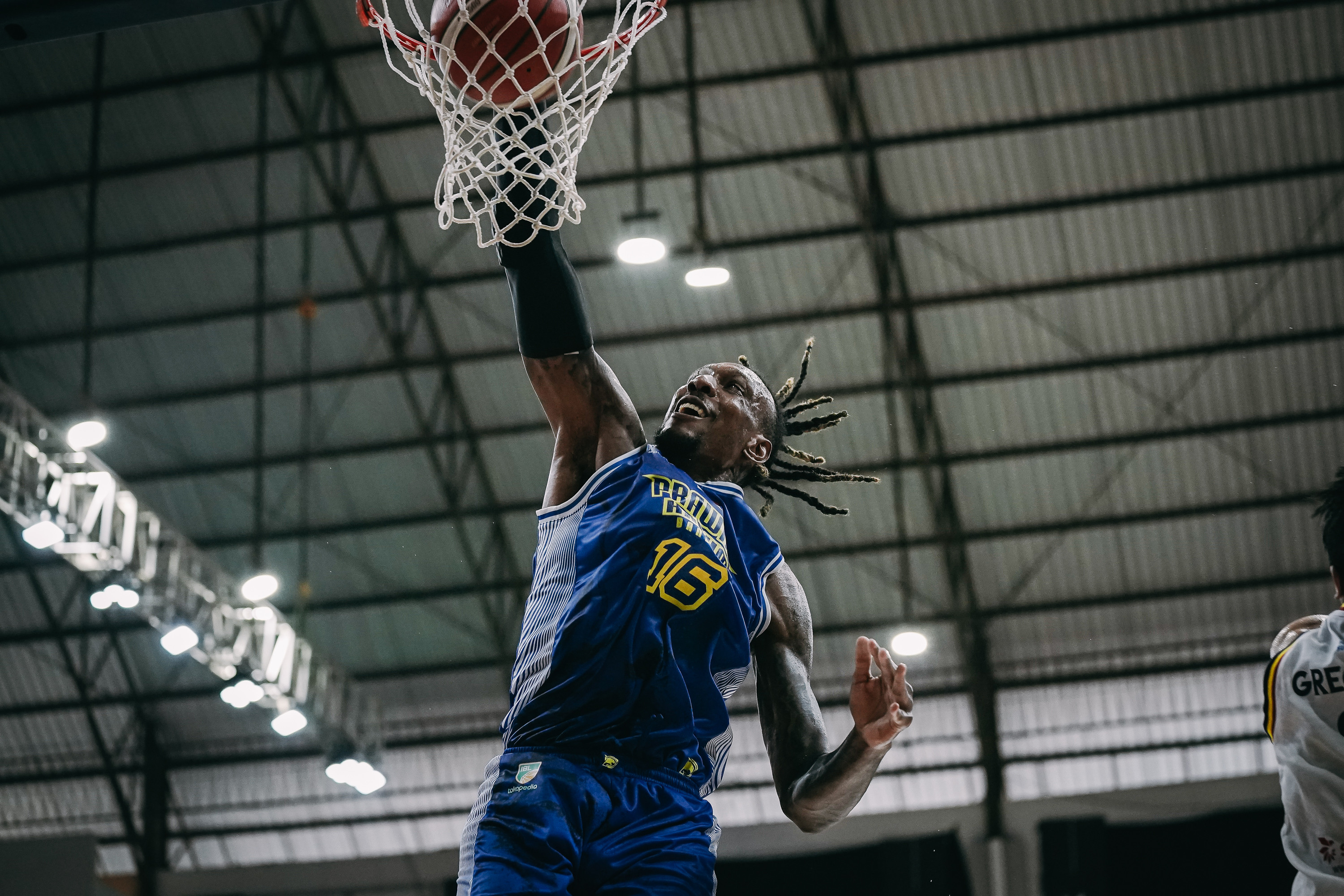 Prawira Tanpa Kesulitan Bungkam Elang Pacific - mainbasket.com