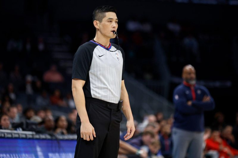 Intae Hwang dari Korea Selatan Dipromosikan Jadi Wasit NBA - mainbasket.com