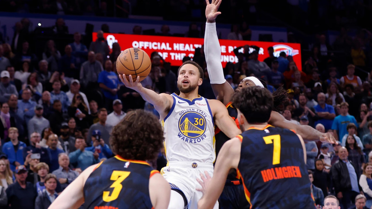 Penjelasan Clutch Bucket Stephen Curry Pada Laga Lawan Thunder ...