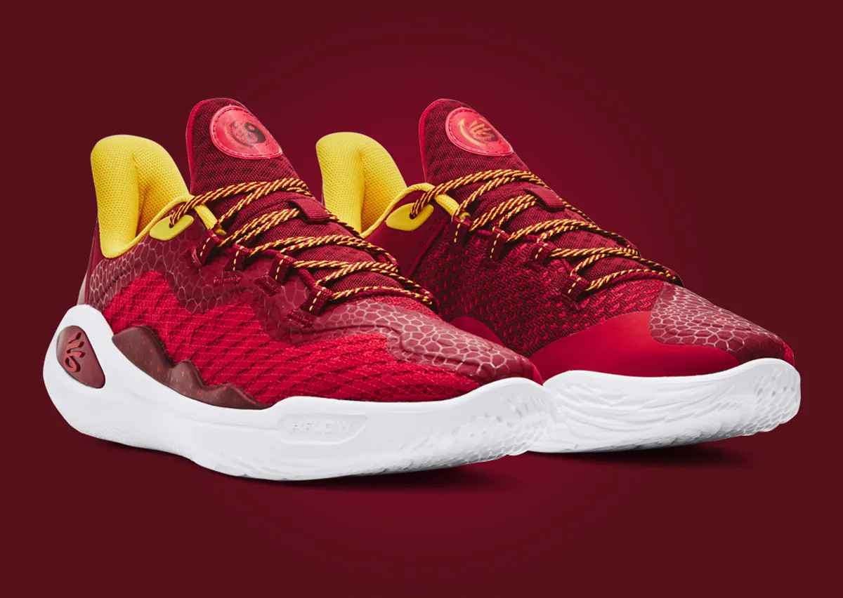 Stephen Curry Beri Penghormatan untuk Bruce Lee - mainbasket.com