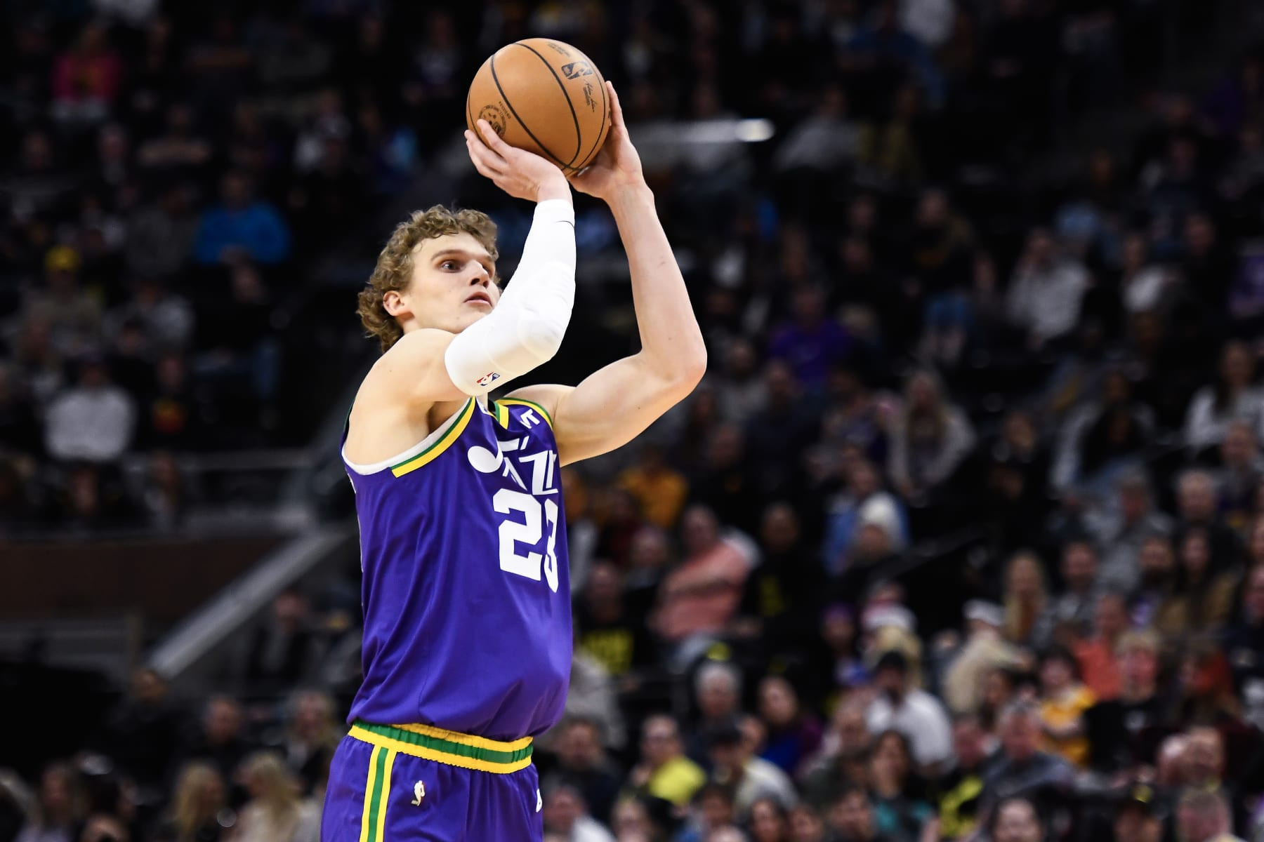 Lauri Markkanen Tetap Setia dengan Nike - mainbasket.com