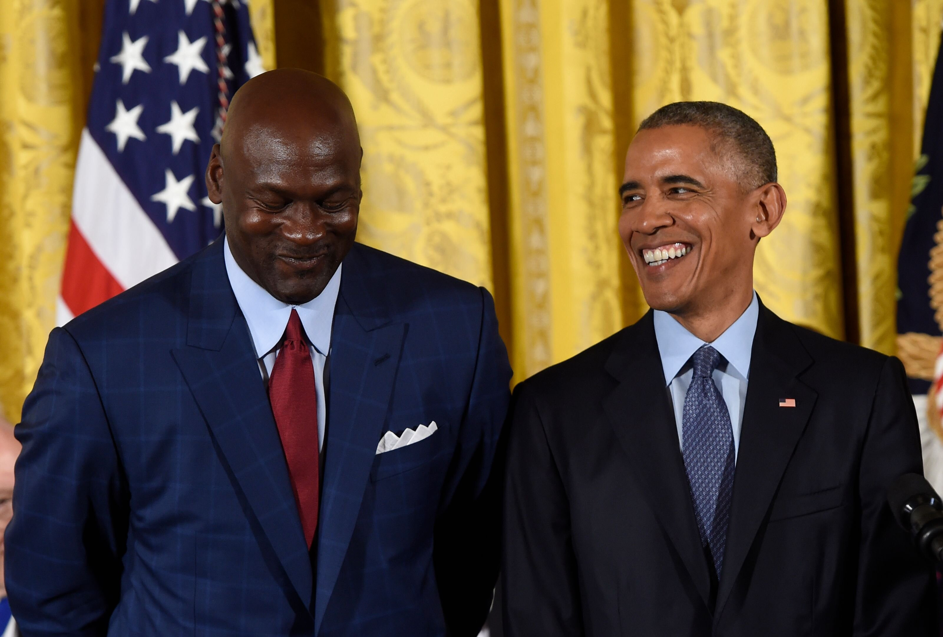 Barrack Obama Tulis Pesan untuk Michael Jordan di Ring of Honor Chicago ...