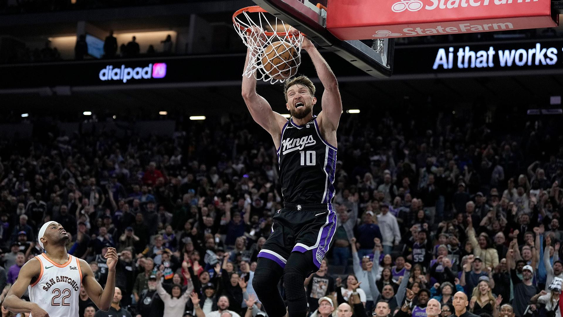 Slam Dunk Domantas Sabonis Akhiri Perlawanan Spurs - mainbasket.com