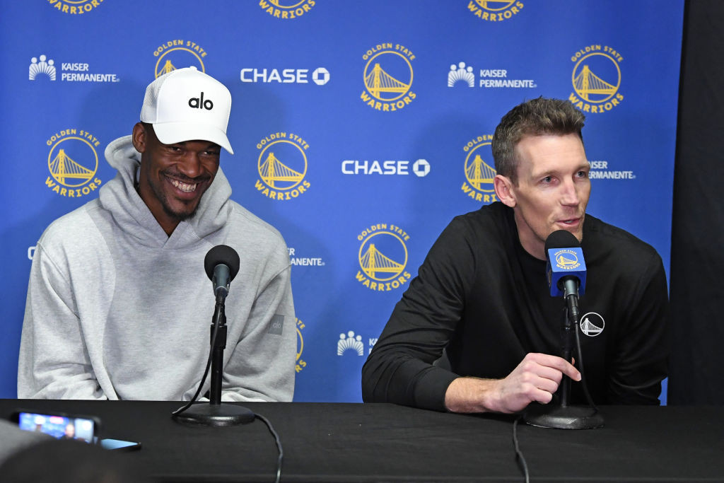 Senyum Lebar Jimmy Butler Setelah Jadi Pemain Warriors - mainbasket.com