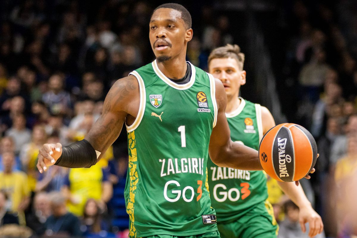 Lonnie Walker IV Kembali ke NBA - mainbasket.com