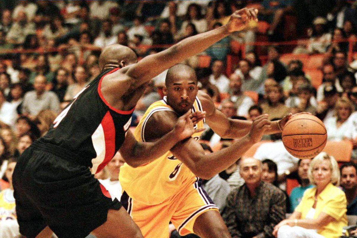 Sepatu Seri Playoff Pertama Kobe Bryant Dilelang - mainbasket.com