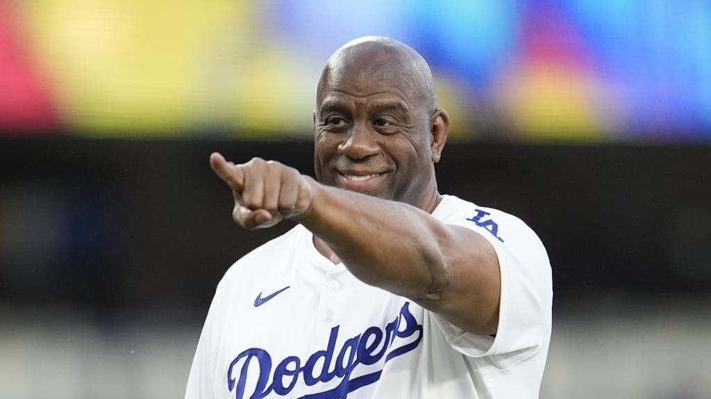 Magic Johnson Dapat Cincin Juara ke-18 Melalui Los Angeles Dodgers ...