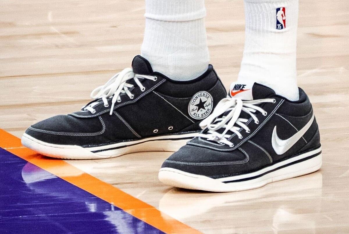 Bukti Cinta! Devin Booker Kawinkan Nike dan Converse di Book 1 ...