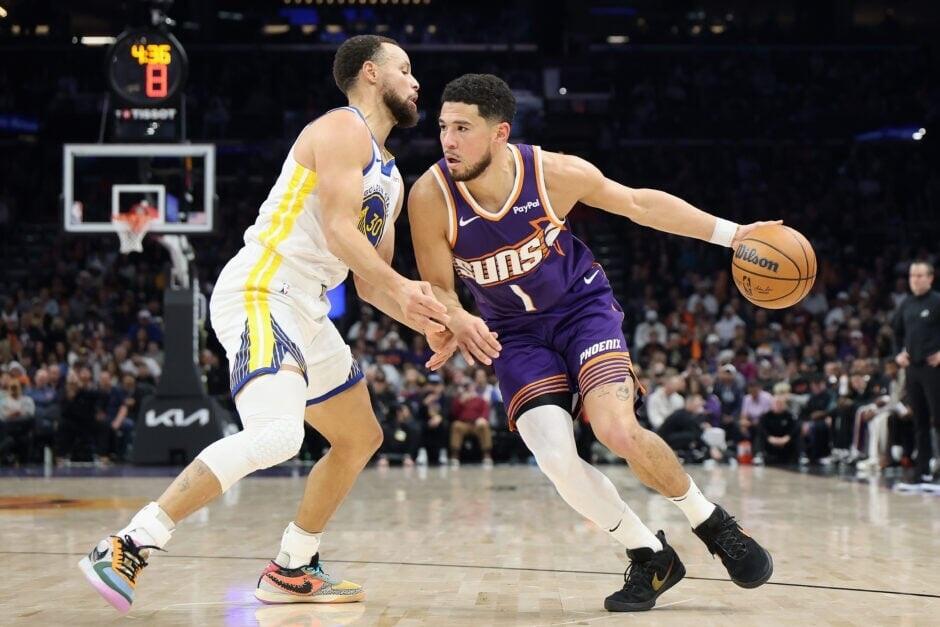 Alasan Stephen Curry Pakai Sepatu Khas Devin Booker Saat Menghadapi ...